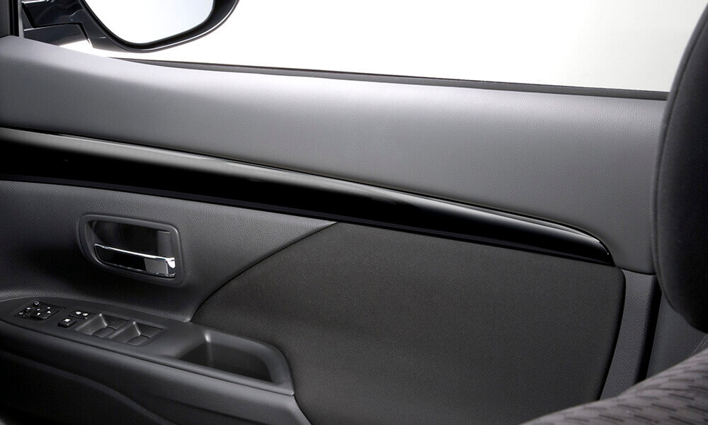 Black Carbon Accent Panel | Mitsubishi PHEV - Simon Lucas